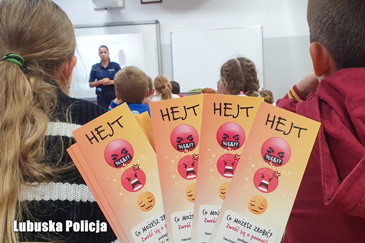 Nie hejtuj - reaguj! Policjanci rozmawiają z uczniami na temat przemocy ...